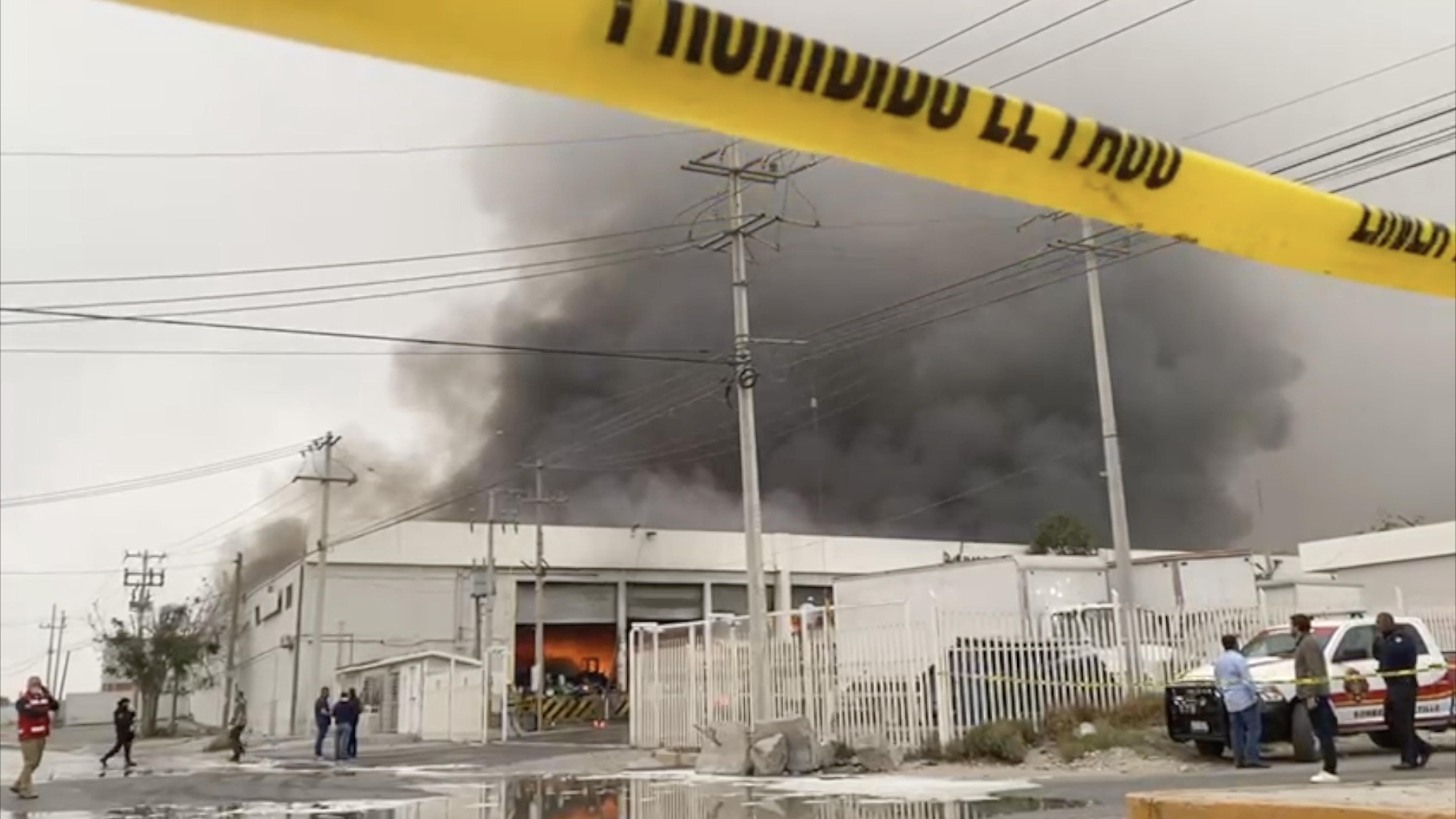 Explosión Provoca Fuerte Incendio en las Bodegas del IMSS de Coahuila | N+
